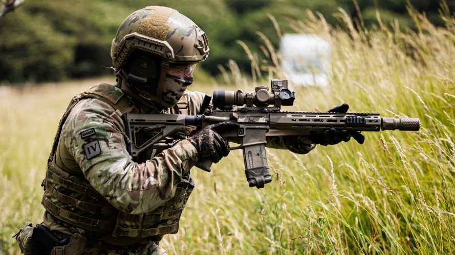 In pictures: Up close with the Royal Marines and British Army's new assault rifle - Knight's ...